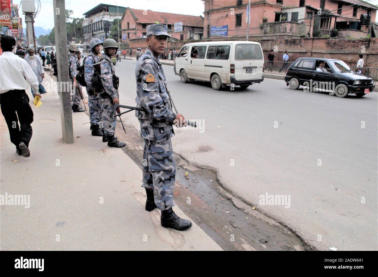 ARMED ARMY SOLDIERS PATROL THE CITY STREETS Stock Photo - Alamy