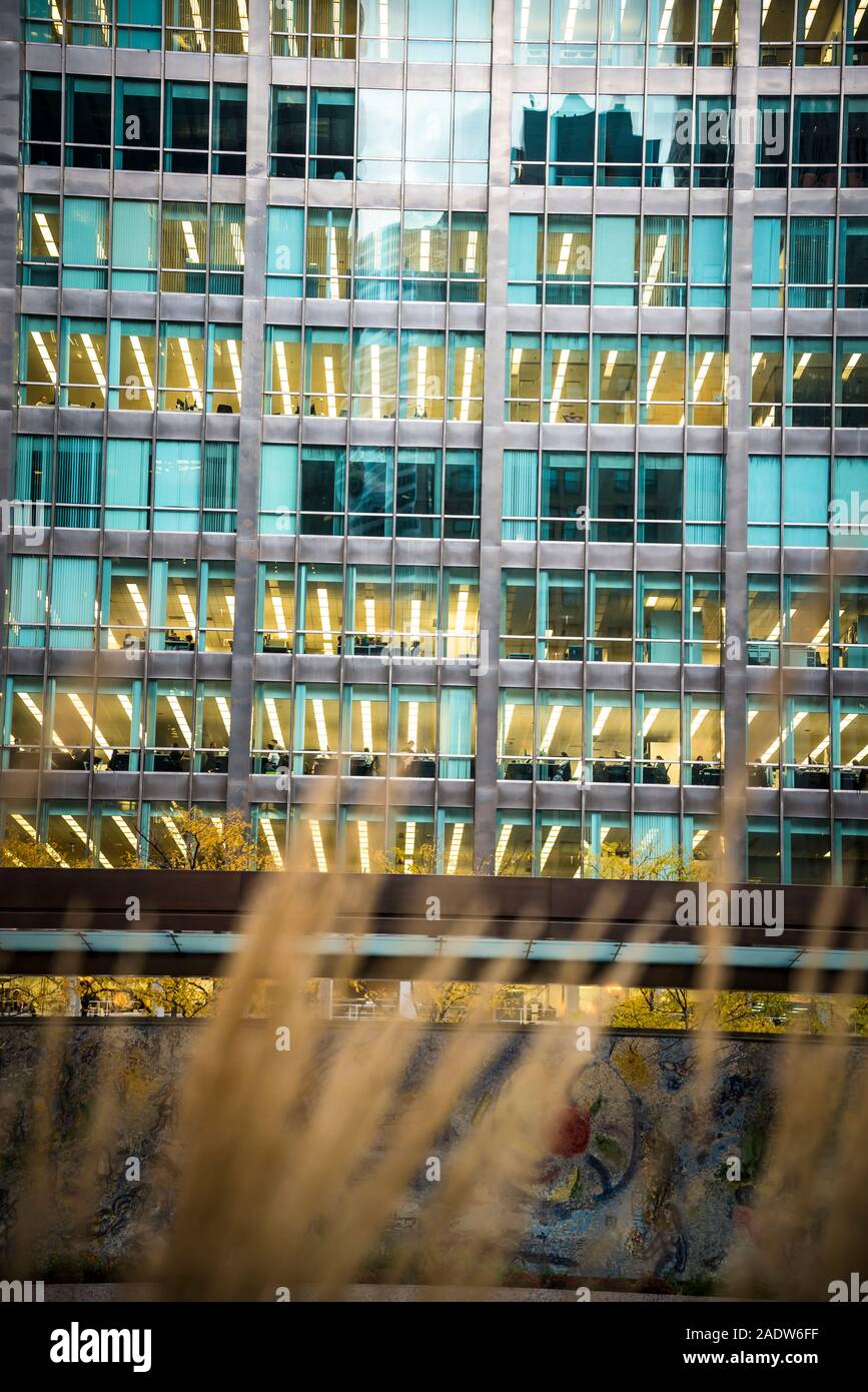 Architectural detail of office building, South Dearborn St, Chicago ...