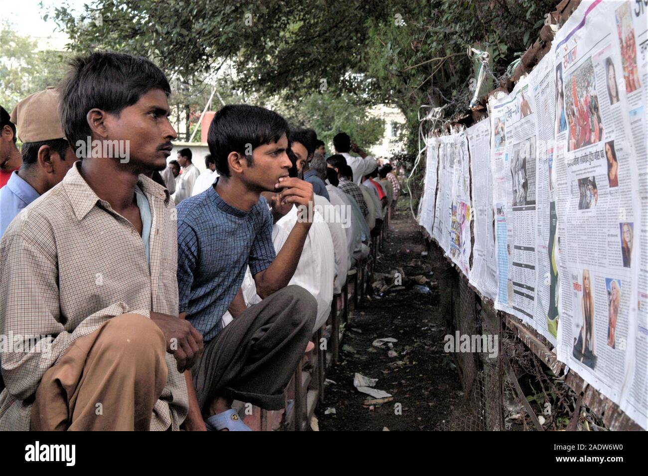 Hanging newspapers hi-res stock photography and images - Alamy