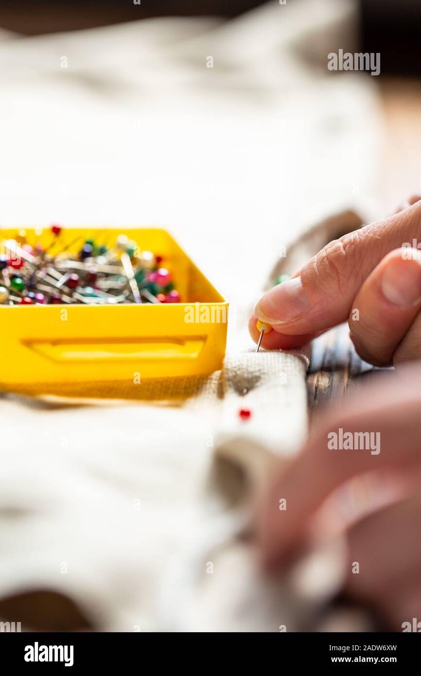 Woman pins hi-res stock photography and images - Alamy