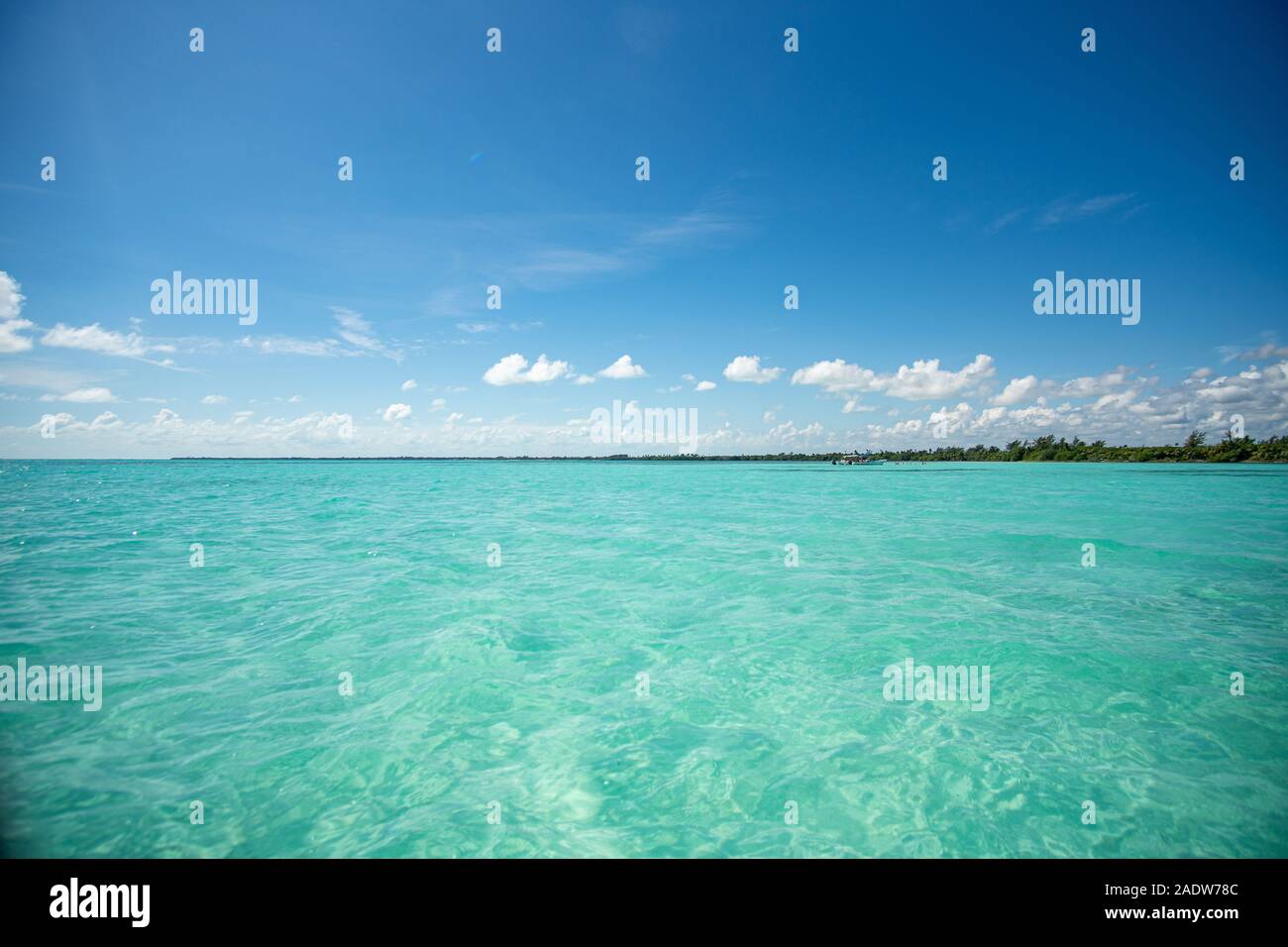 Perfect tropical beach with turquoise water in Boracay Stock Photo - Alamy