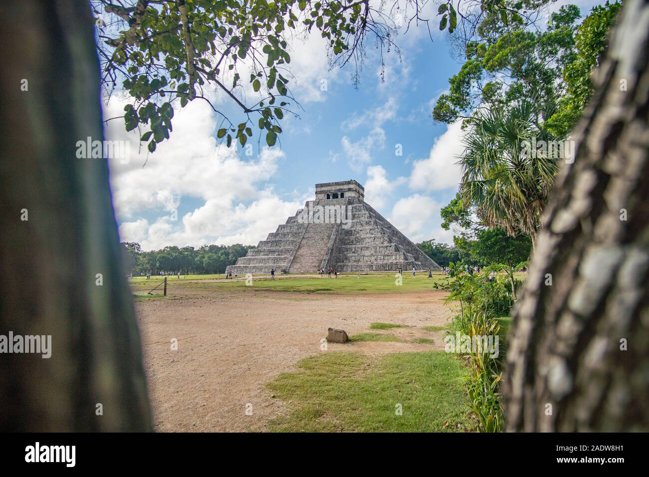 Impressive Chichen Itza Maya Pyramid called El Castillo Stock Photo - Alamy
