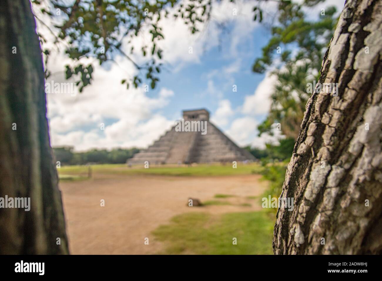 Impressive Chichen Itza Maya Pyramid called El Castillo Stock Photo - Alamy