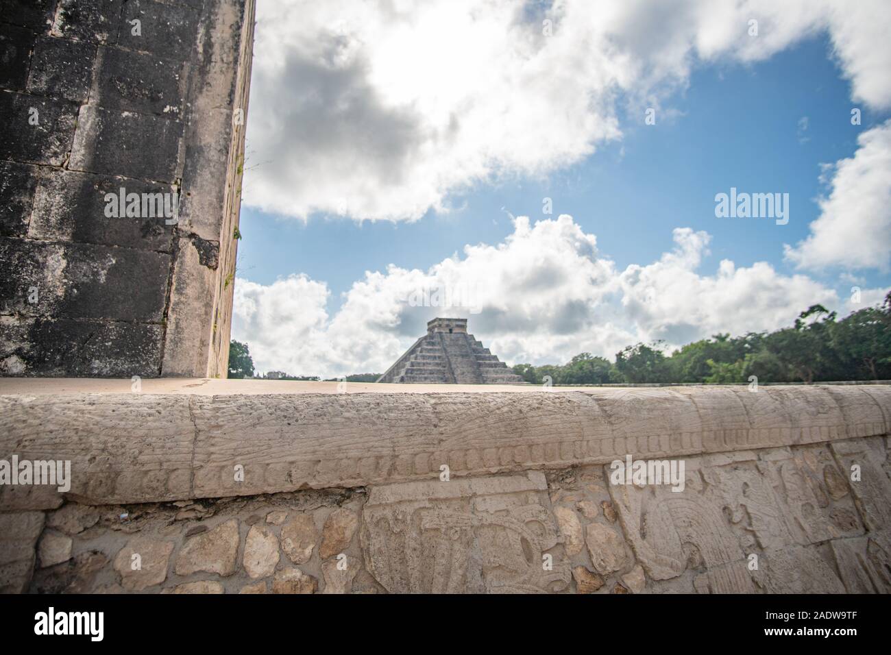 Impressive Chichen Itza Maya Pyramid called El Castillo Stock Photo - Alamy