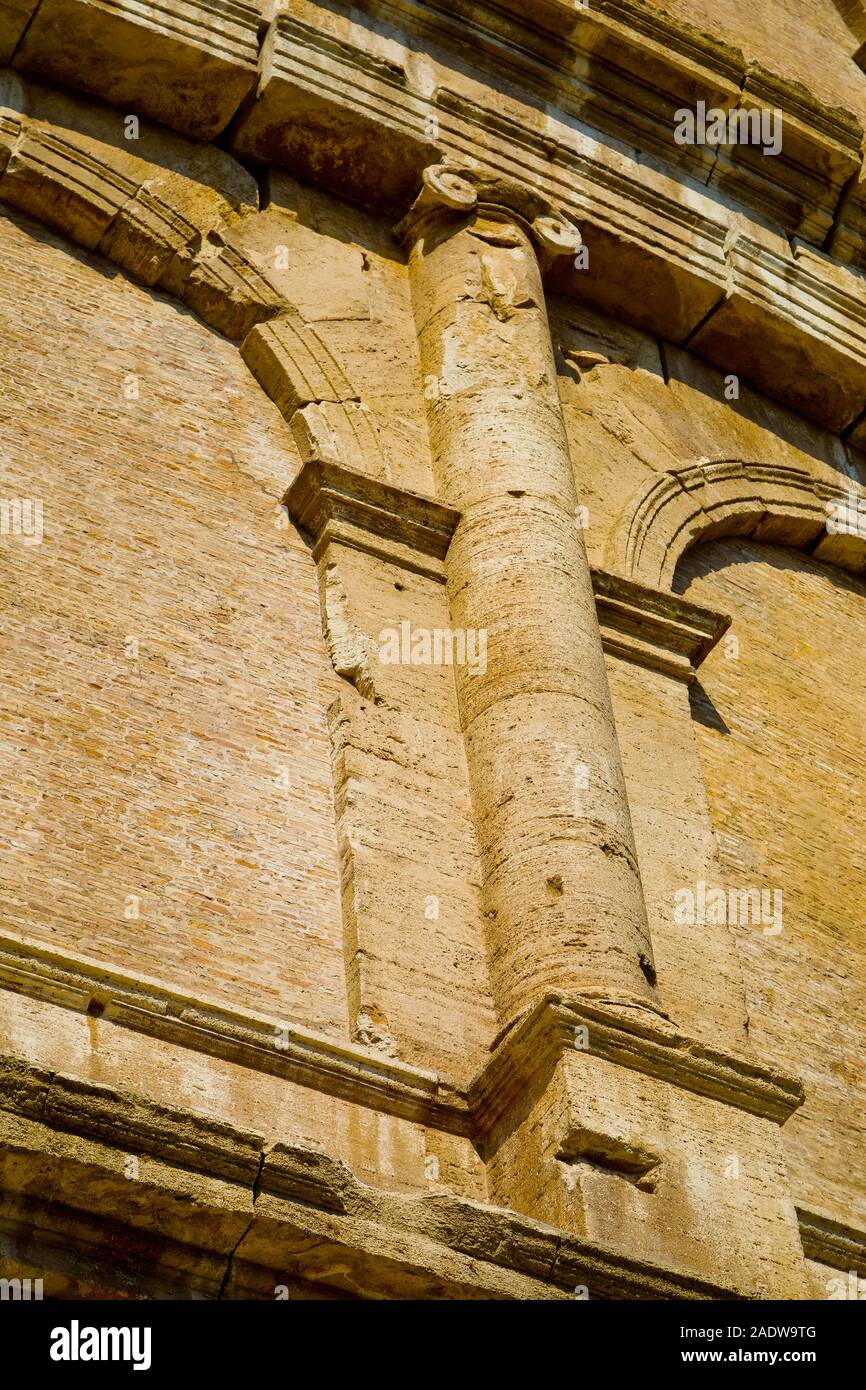 Details pillar on original facade of the Colosseum in Rome, Italy Stock ...