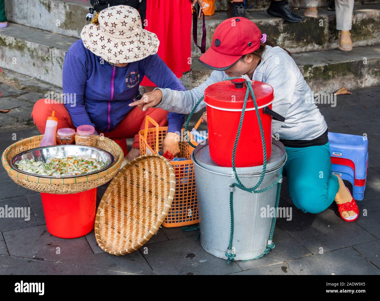Vietnamese ladies cooking food on the pavement Hoi An Old Quarter ...