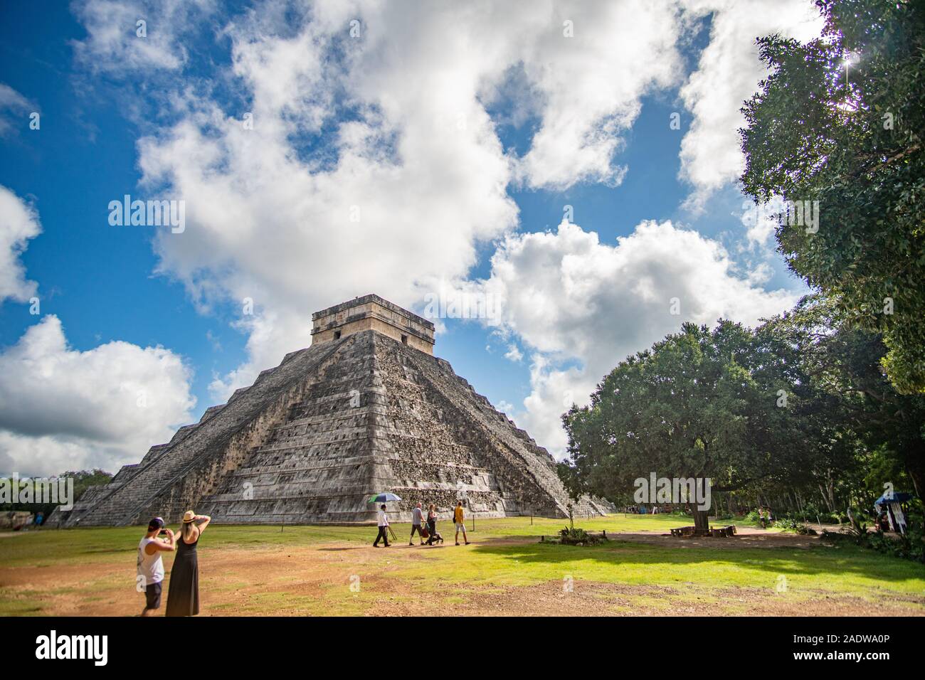 Impressive Chichen Itza Maya Pyramid called El Castillo Stock Photo - Alamy