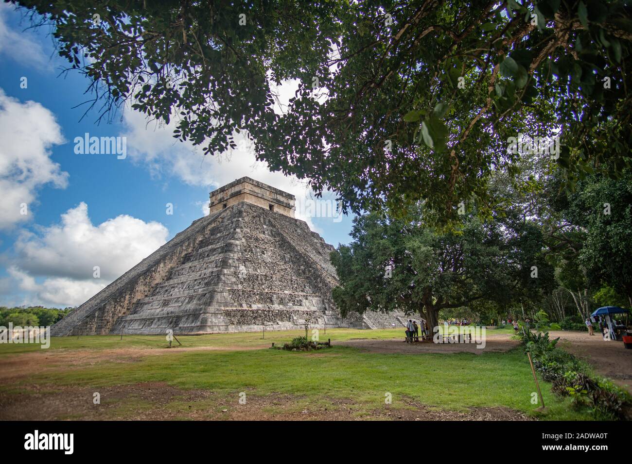 Impressive Chichen Itza Maya Pyramid called El Castillo Stock Photo - Alamy