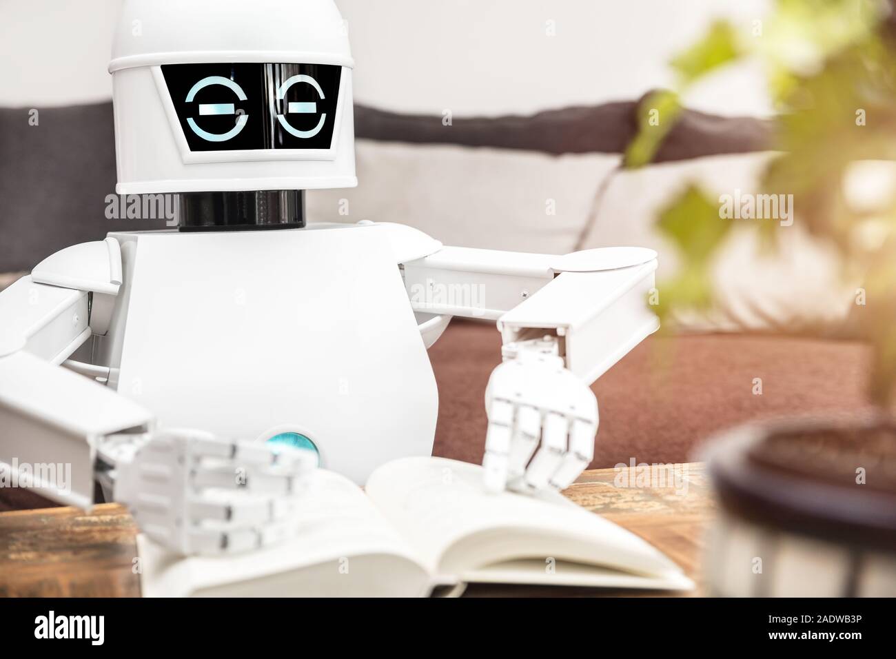 Robot reading book hi-res stock photography and images - Alamy