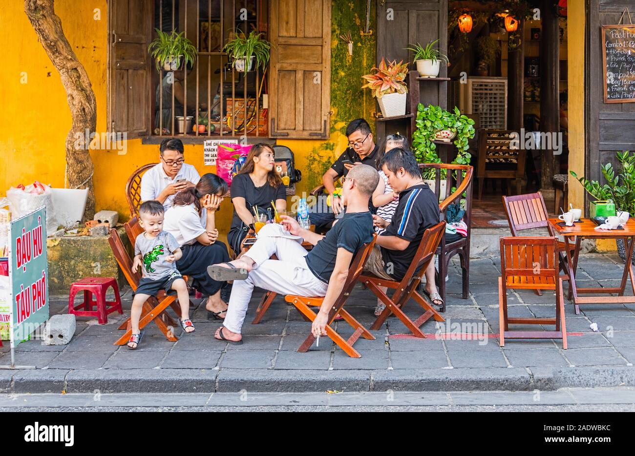 Vietnam tourist family hi-res stock photography and images - Alamy
