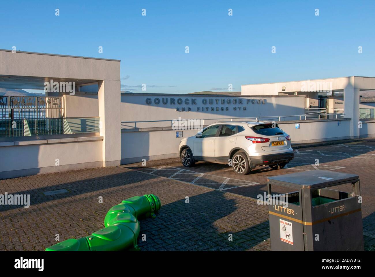 Scottish public swimming pool hi-res stock photography and images - Alamy