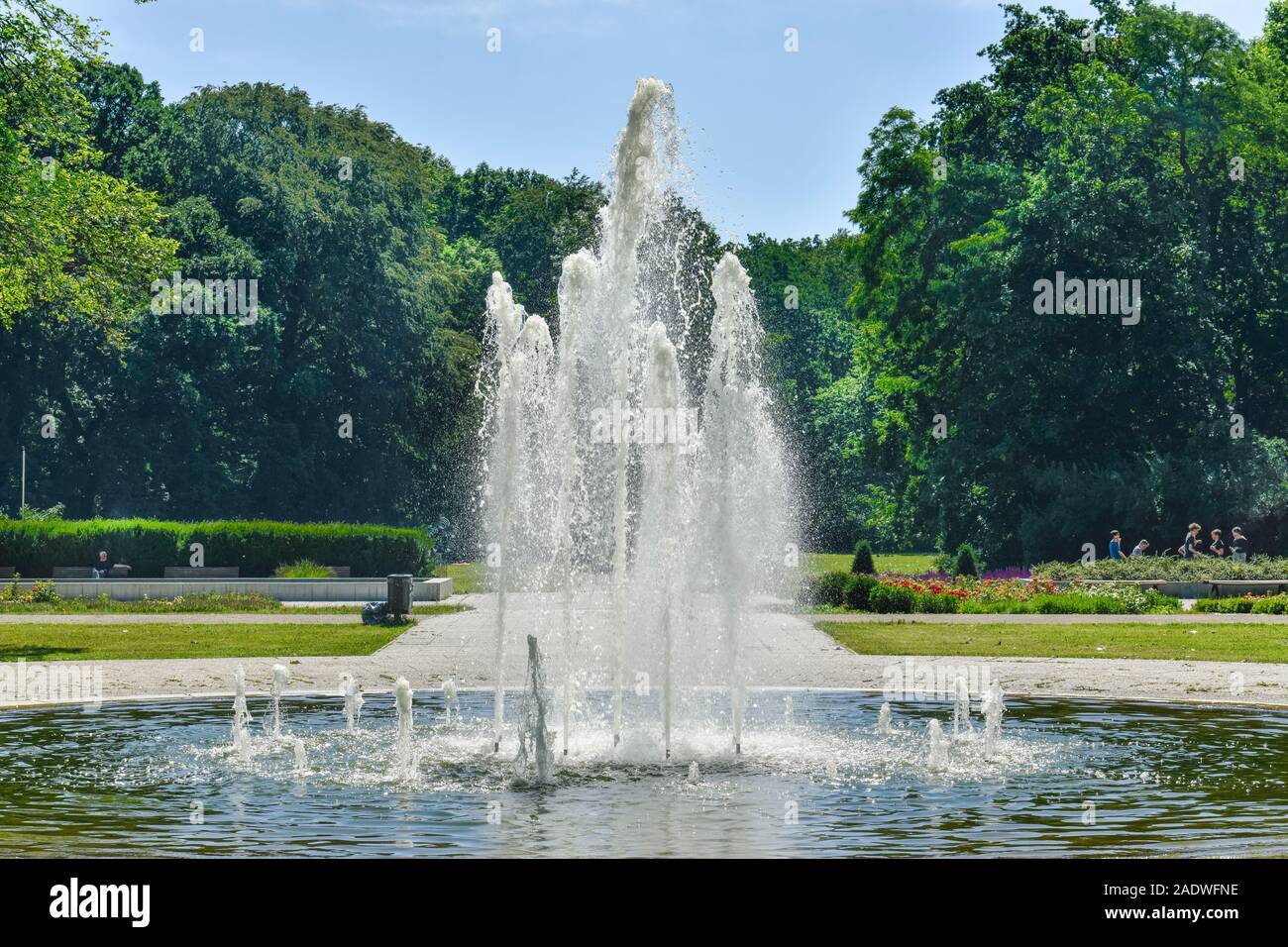 Springbrunnen im Rosengarten, Treptower Park, Treptow-Köpenick, Berlin ...