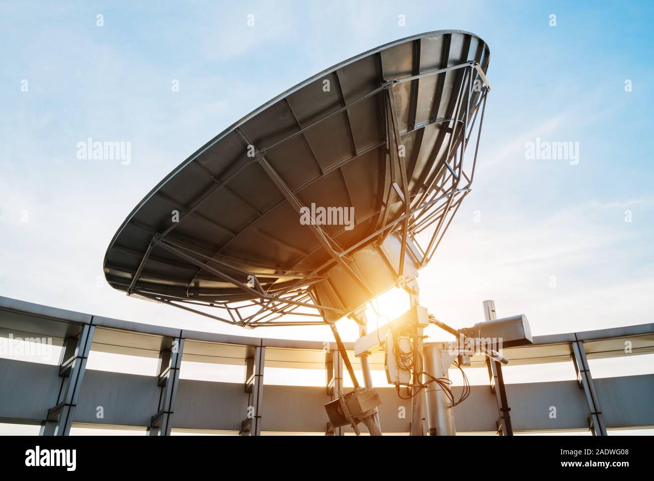 Satellite uplink hi-res stock photography and images - Alamy