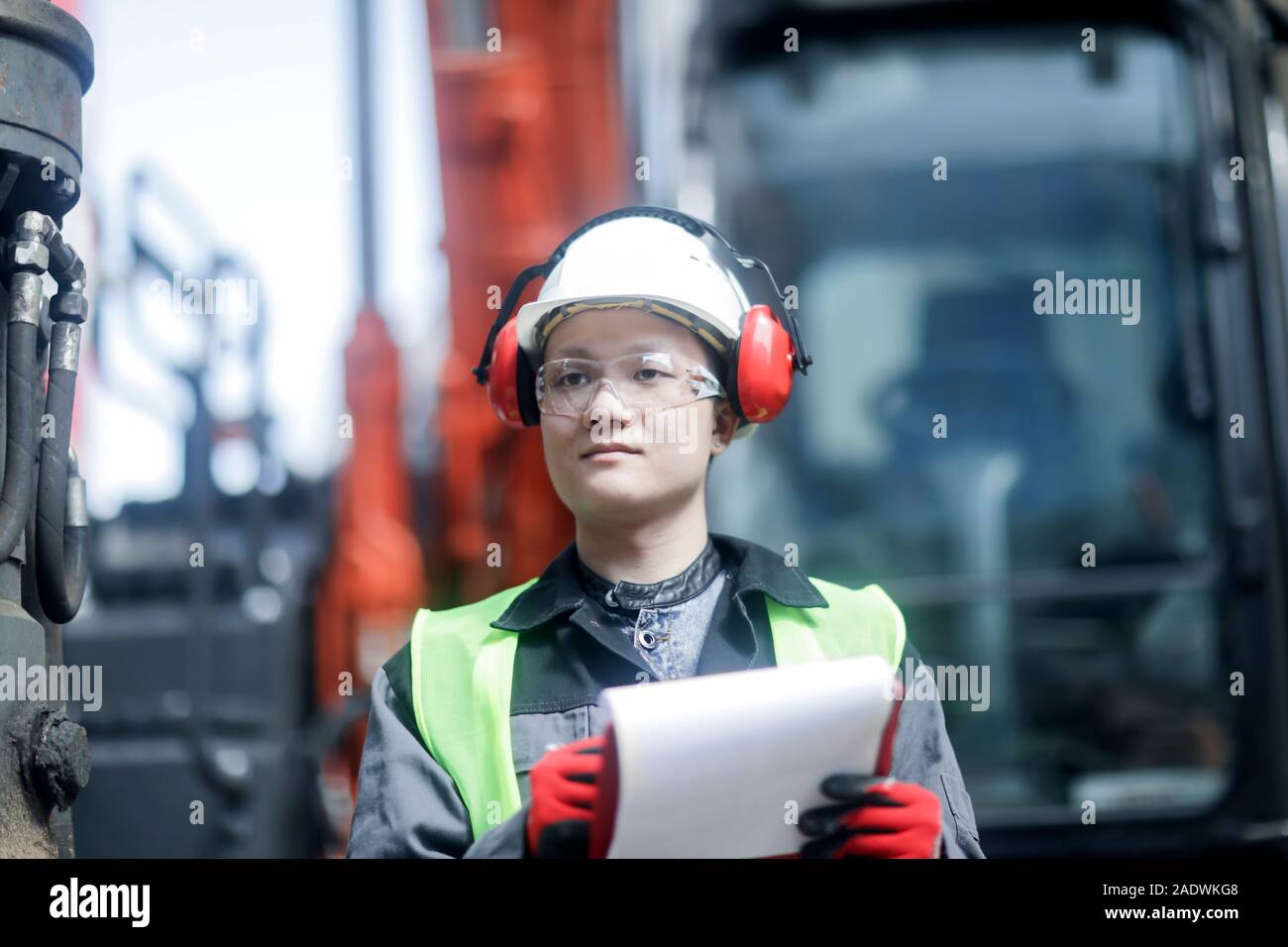 Civil engineer male hard hat hi-res stock photography and images - Alamy