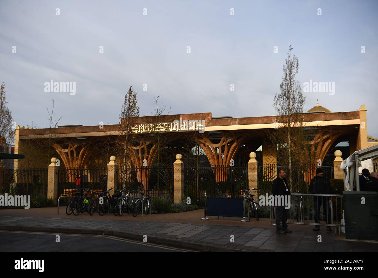 New mosque in cambridge hi-res stock photography and images - Alamy