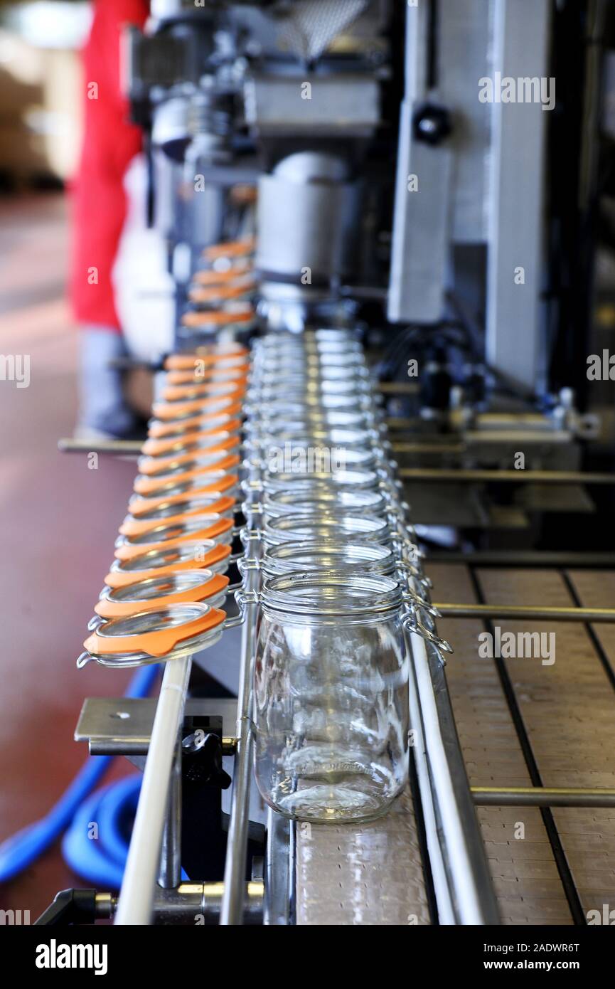 Manufacturing of washing machines hi-res stock photography and images ...