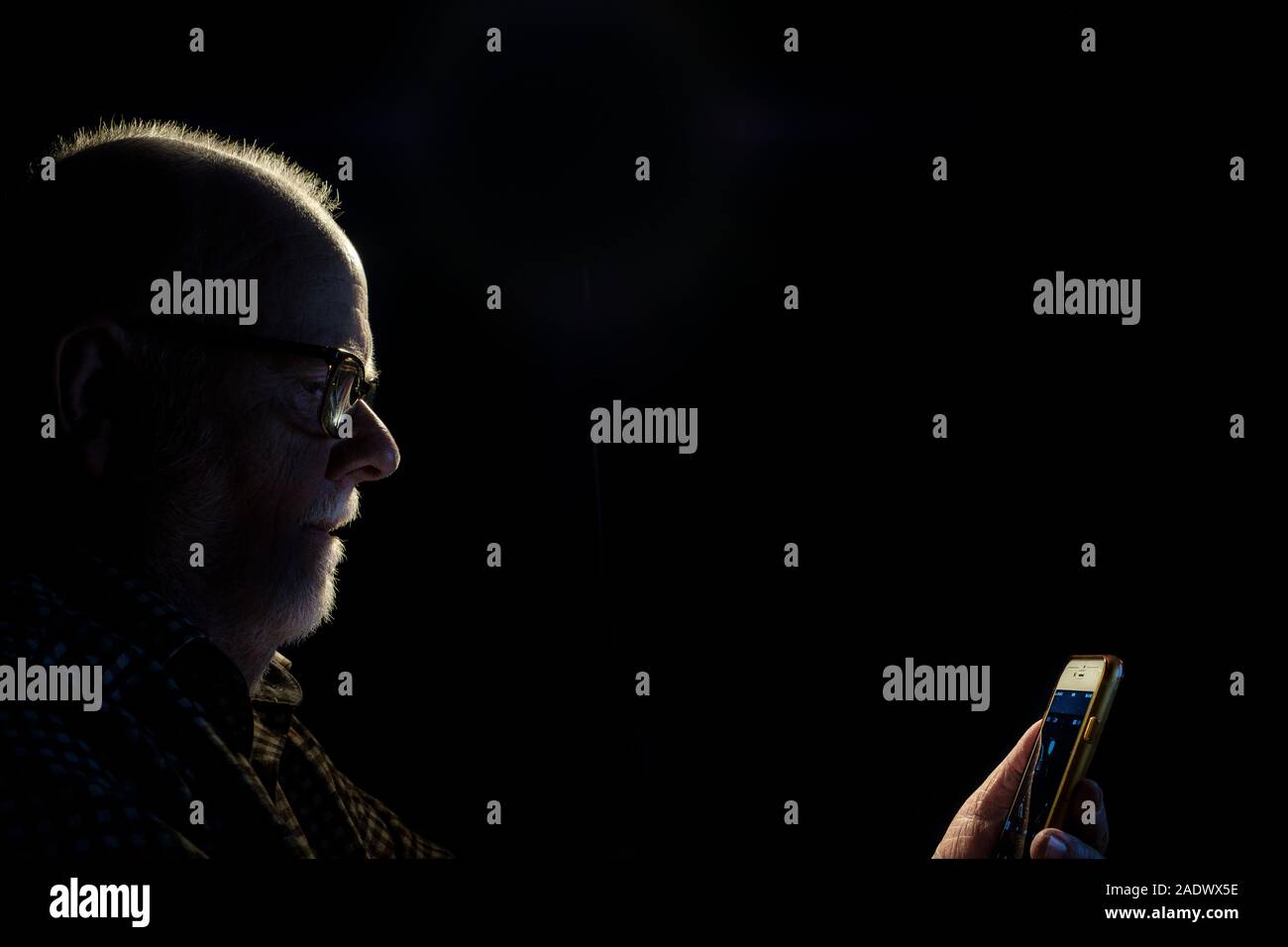 Man under spotlight hi-res stock photography and images - Alamy