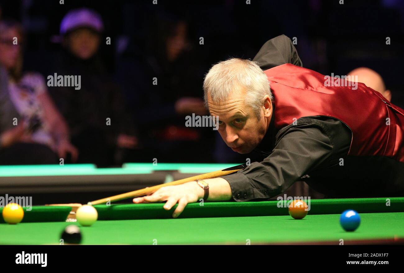Nigel bond snooker hi-res stock photography and images - Alamy