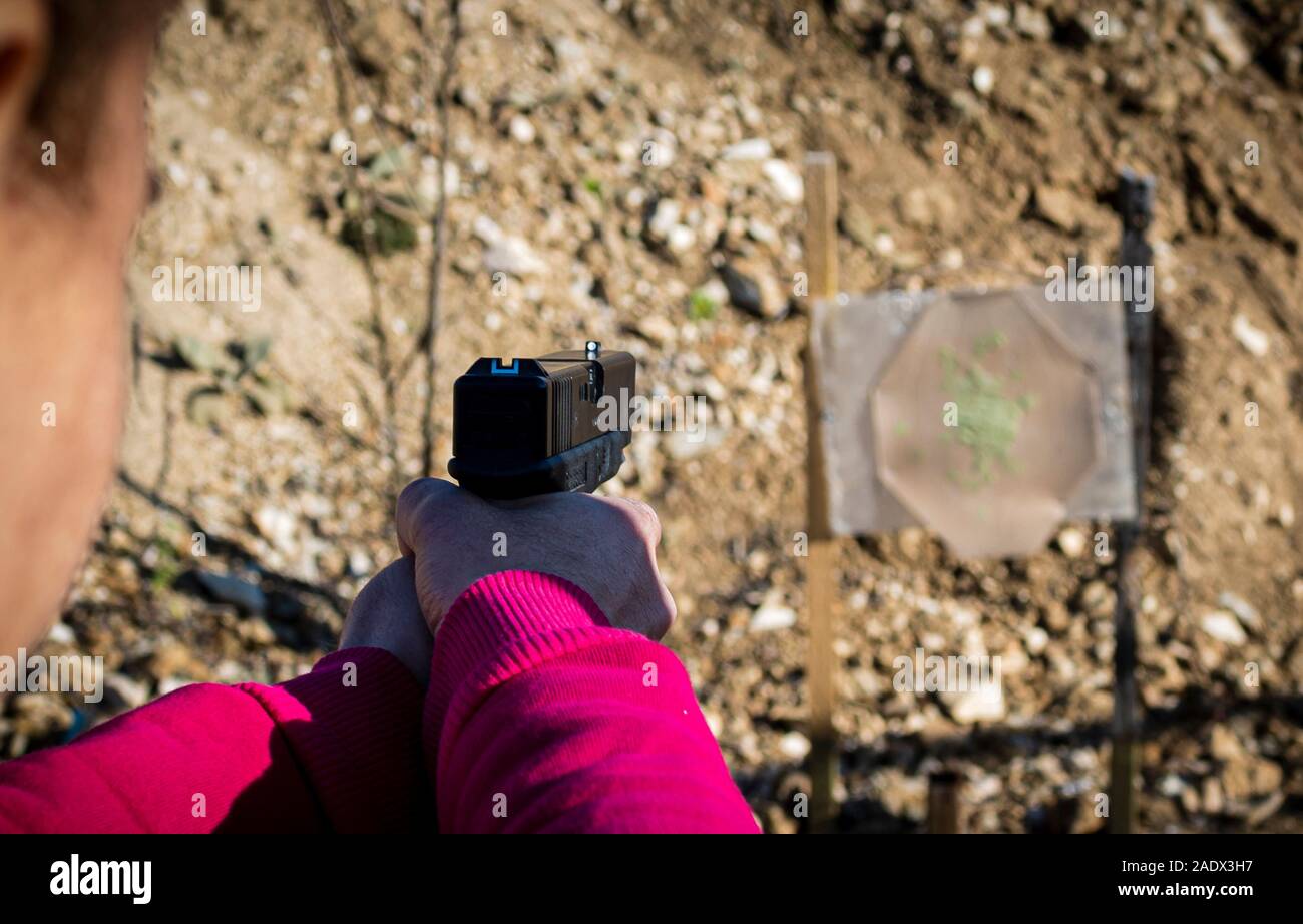 Weapons handling test hi-res stock photography and images - Alamy