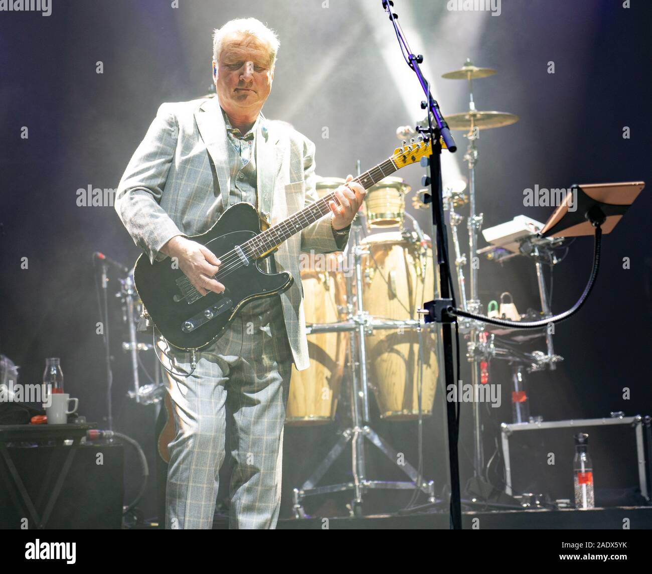 Squeeze band 2019 hi-res stock photography and images - Alamy