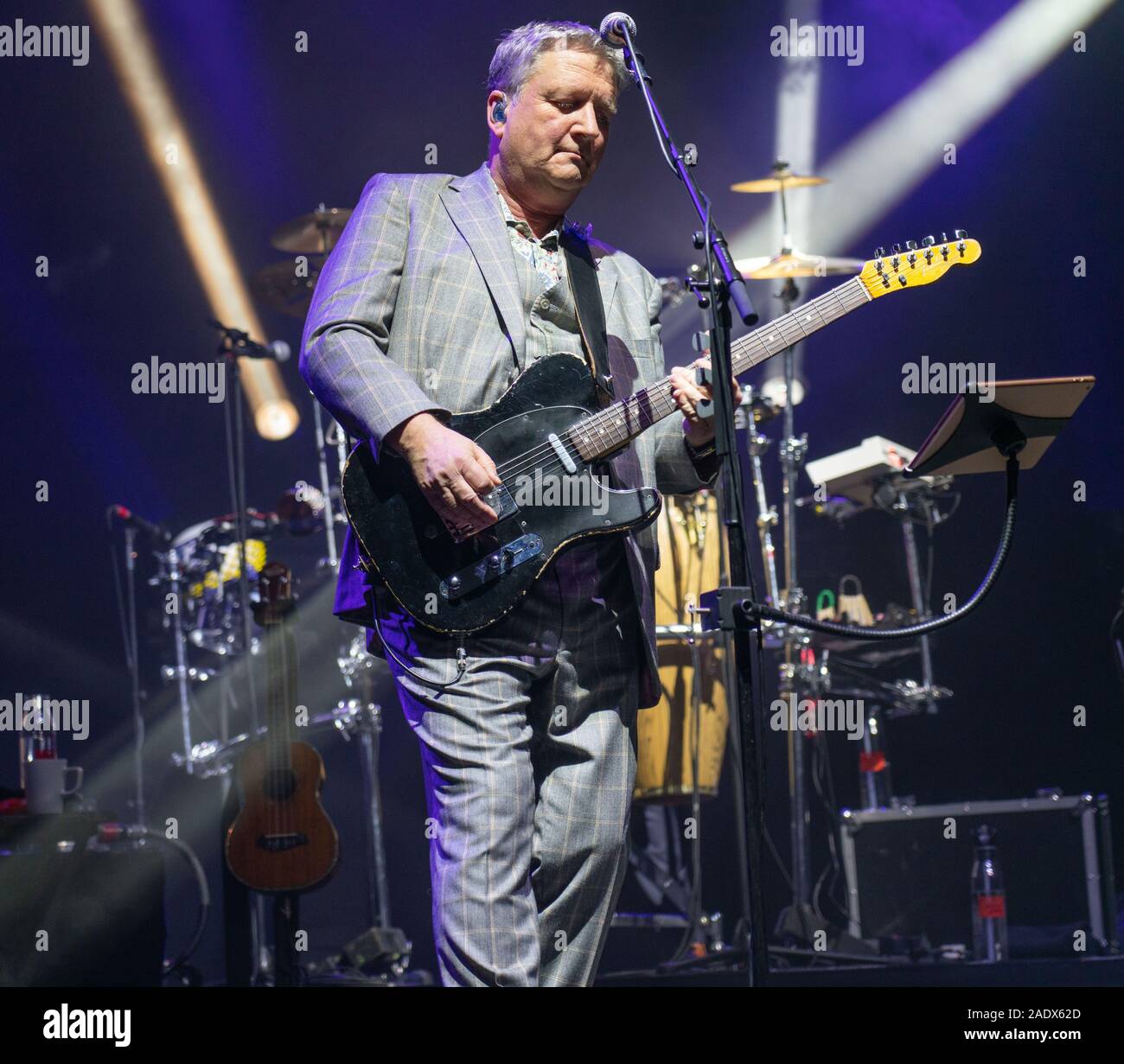Squeeze band 2019 hi-res stock photography and images - Alamy