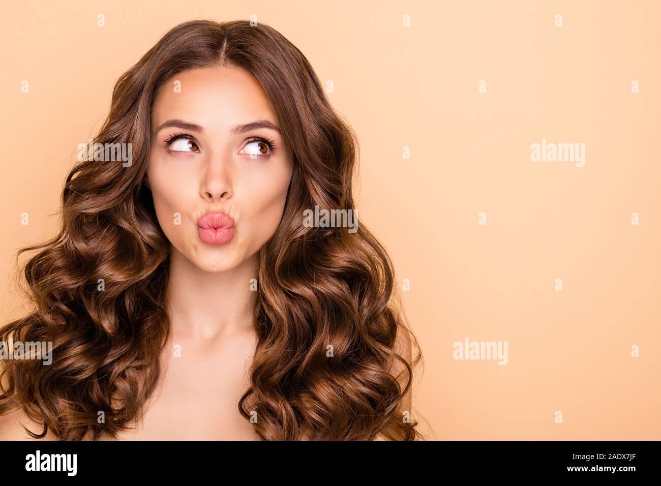 Close-up portrait of her she nice-looking attractive sweet gorgeous ...