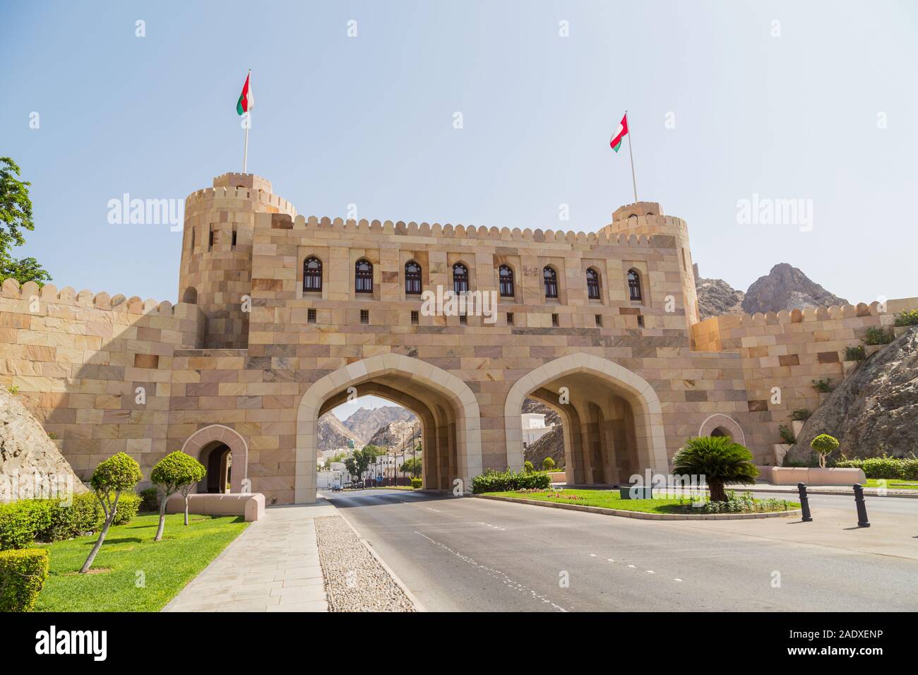 View of the old gate to the old town of Muscat, Oman Stock Photo - Alamy