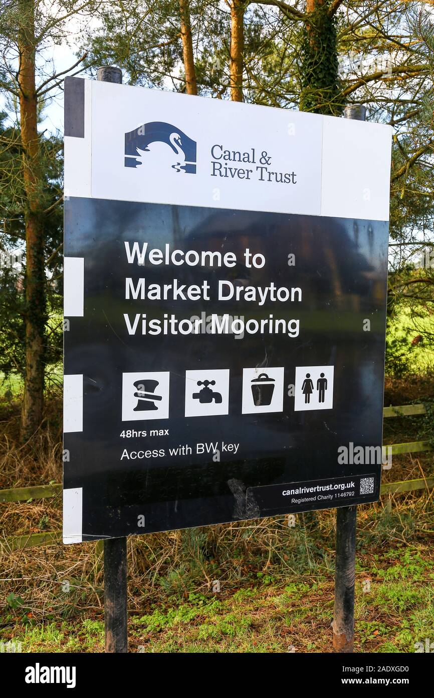 Welcome to market drayton visitor mooring hi-res stock photography and ...