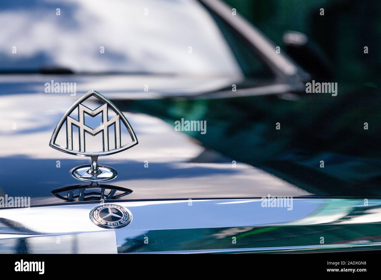 Maybach symbol hi-res stock photography and images - Alamy