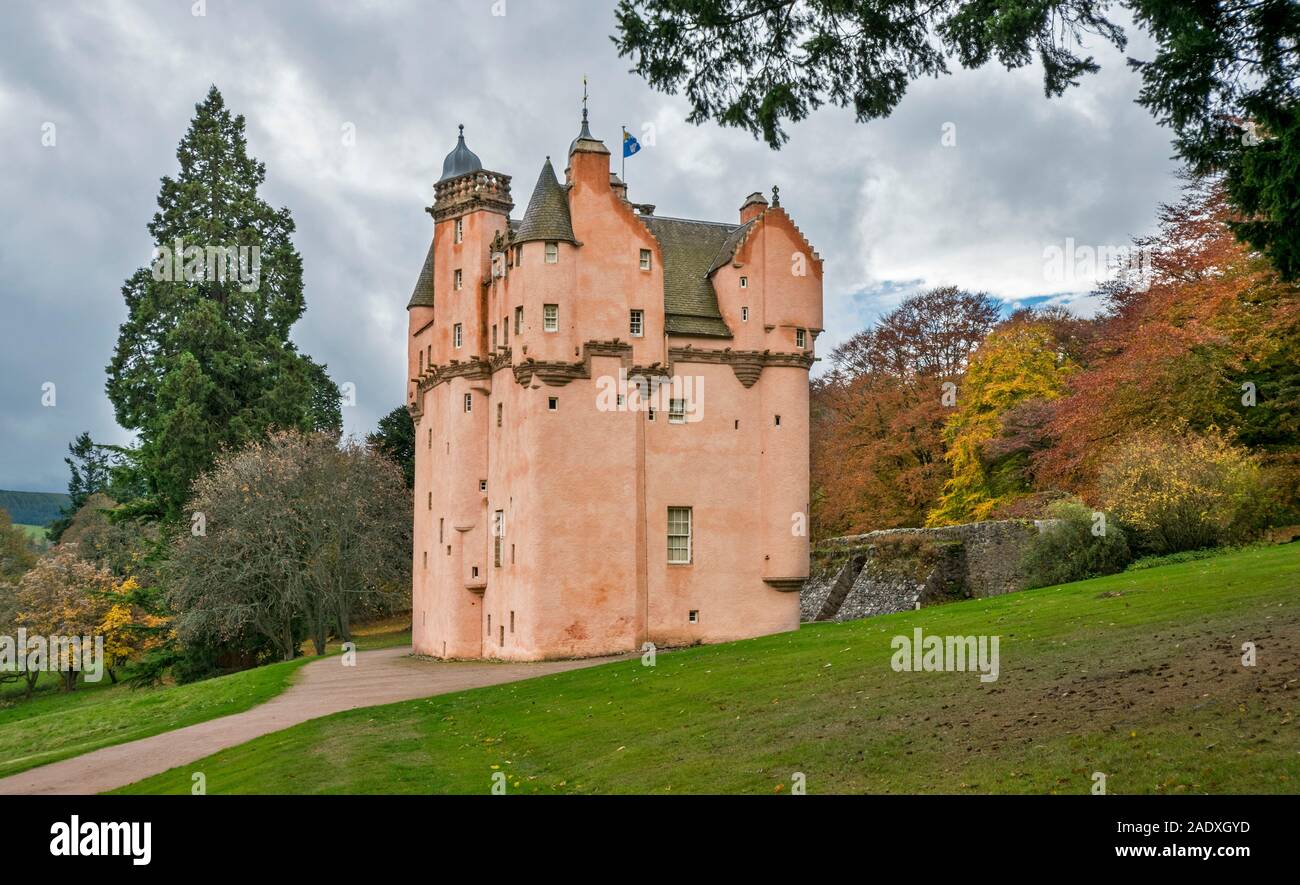 CRAIGIEVAR CASTLE ABERDEENSHIRE SCOTLAND THE PINK CASTLE GREEN LAWNS ...