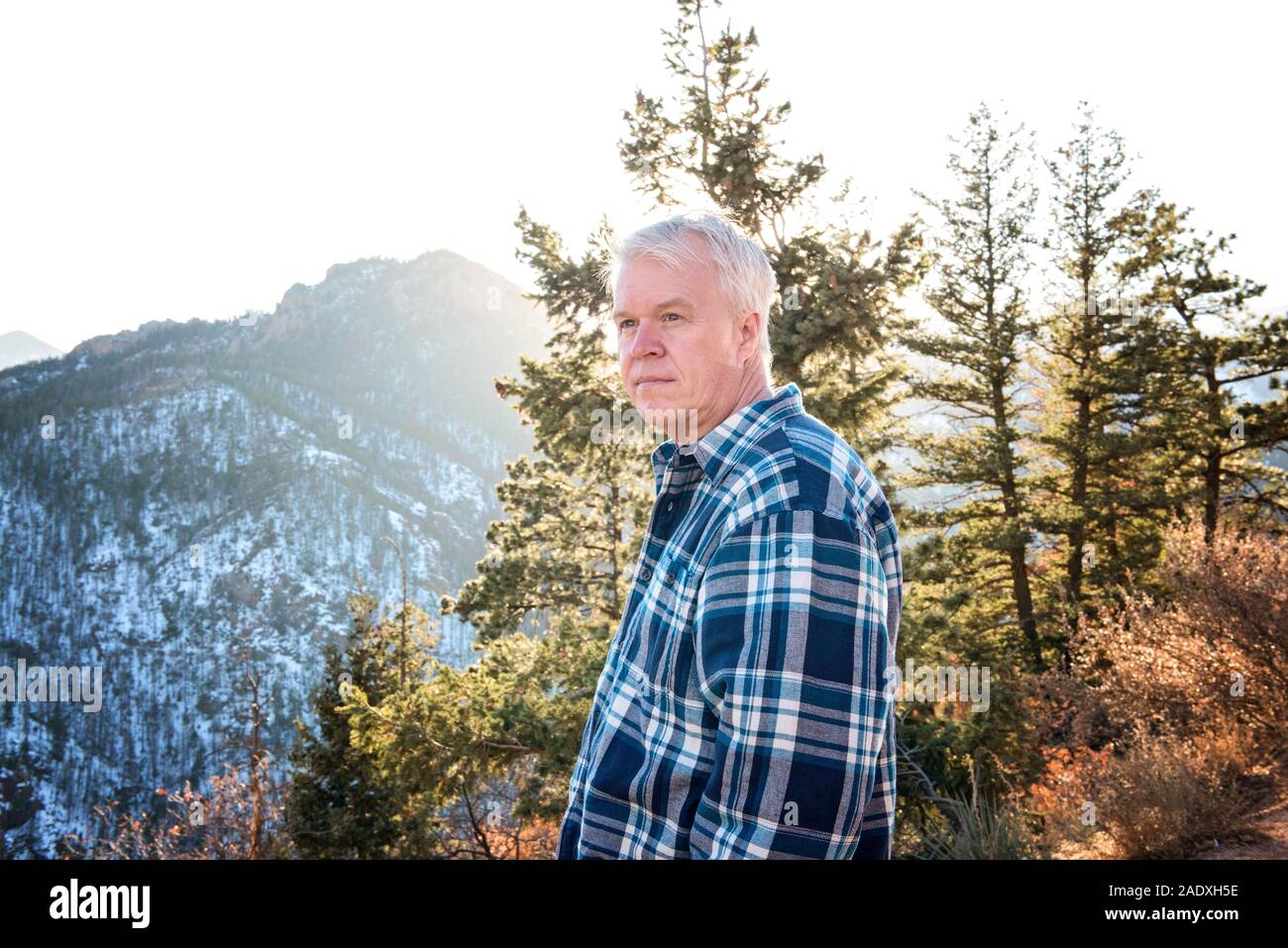 Hiker looking distance hiking hi-res stock photography and images - Alamy
