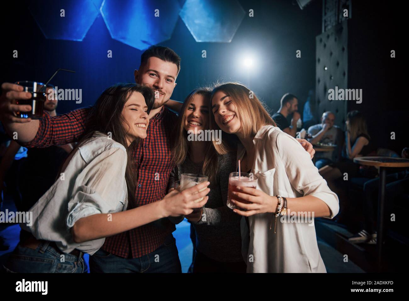 Teenage alcohol party hi-res stock photography and images - Alamy