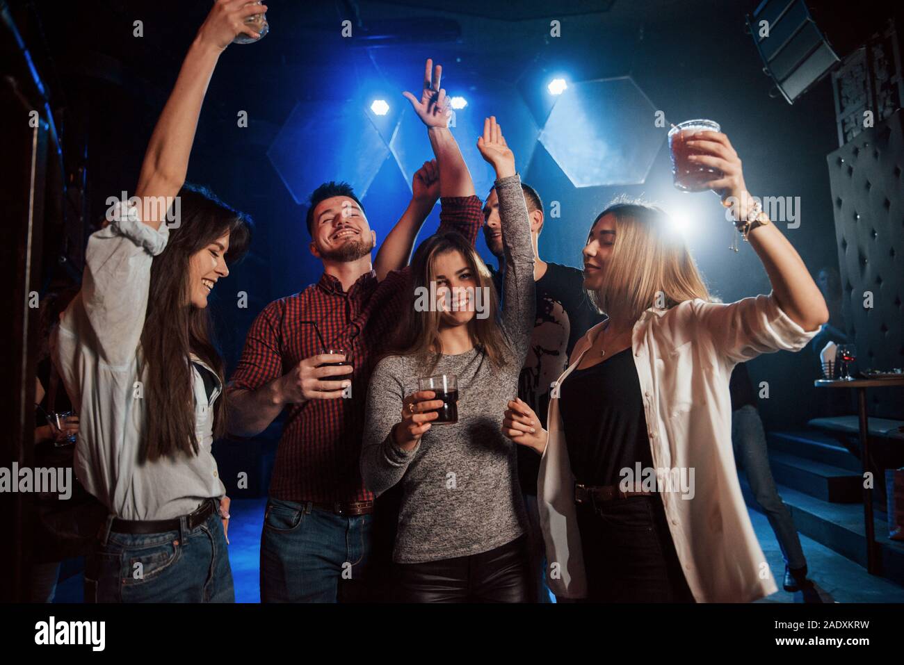 Young men and women dancing at night club hi-res stock photography and ...