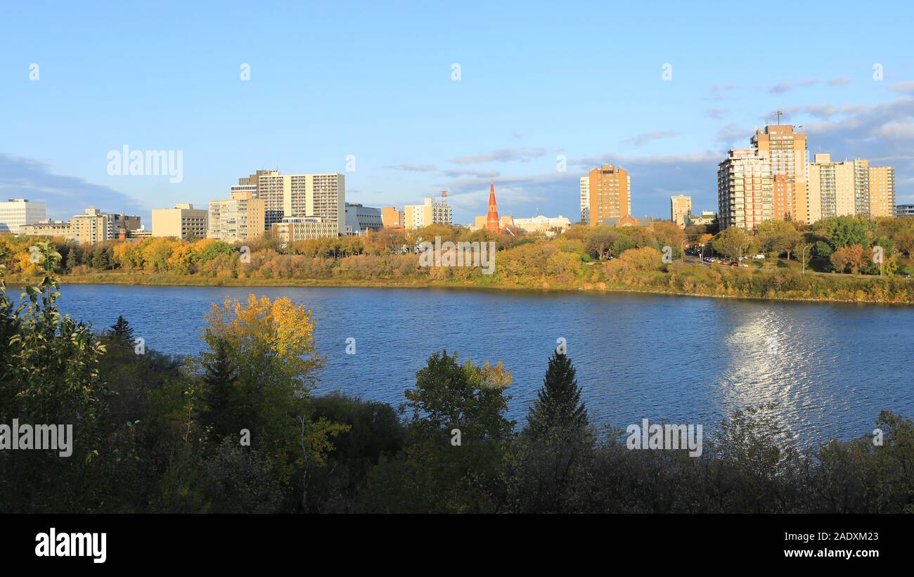 Saskatoon skyline and the south saskatchewan river hi-res stock ...