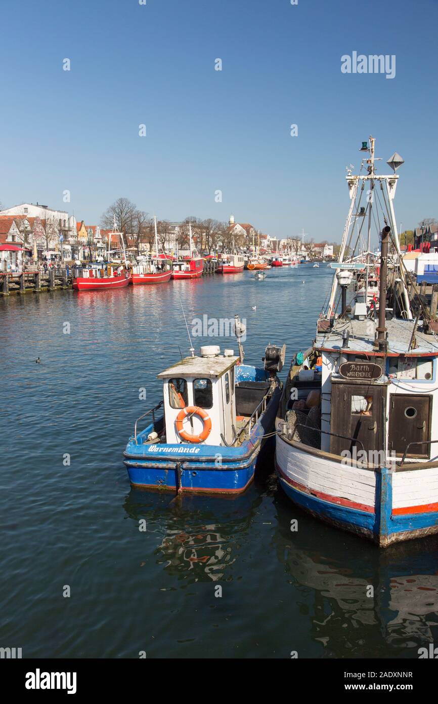 Old canal boats hi-res stock photography and images - Alamy