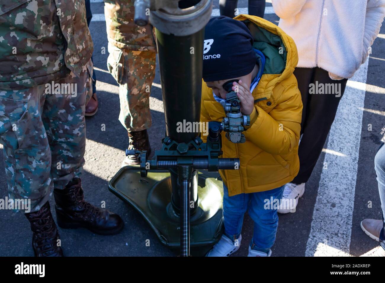 Kids with Guns. Kids playing with assault rifle Stock Photo - Alamy