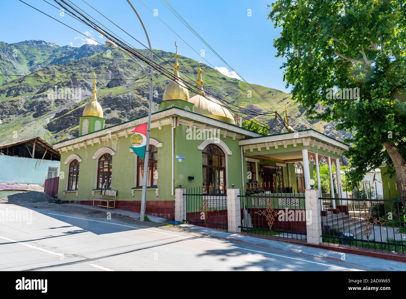 Shia mosque hi-res stock photography and images - Alamy