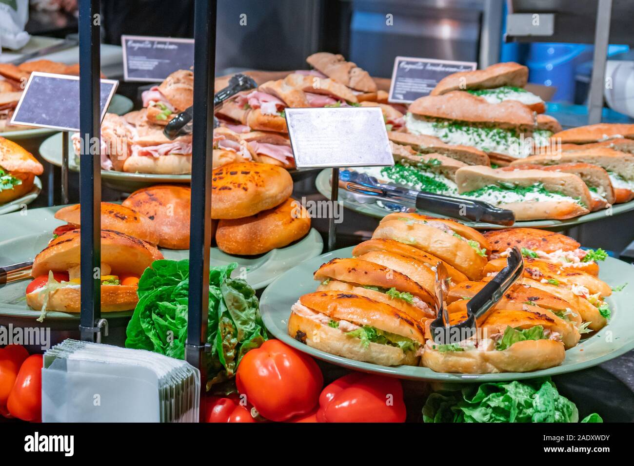 Subway restaurant counter hi-res stock photography and images - Alamy