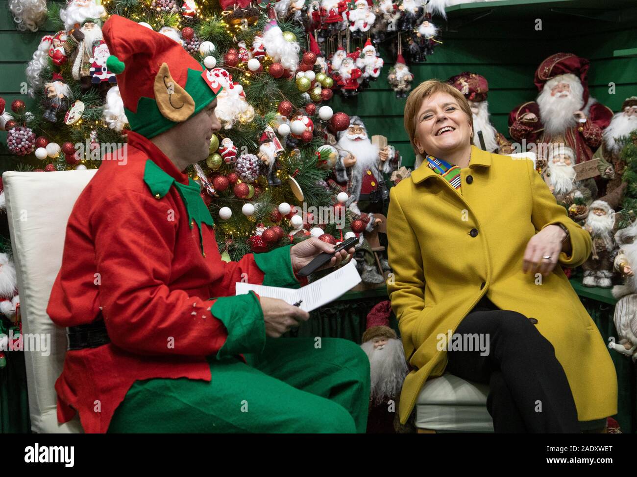 Christmas shop crieff hi-res stock photography and images - Alamy
