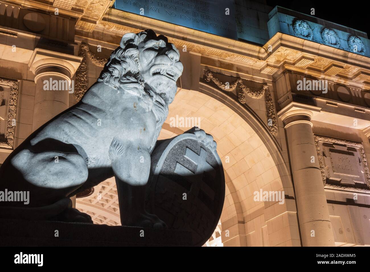 Lion statue at Menin Gate, Ypres Stock Photo - Alamy