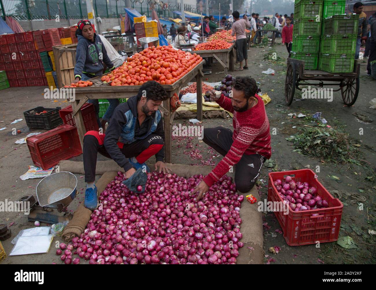 India import onions hi-res stock photography and images - Alamy