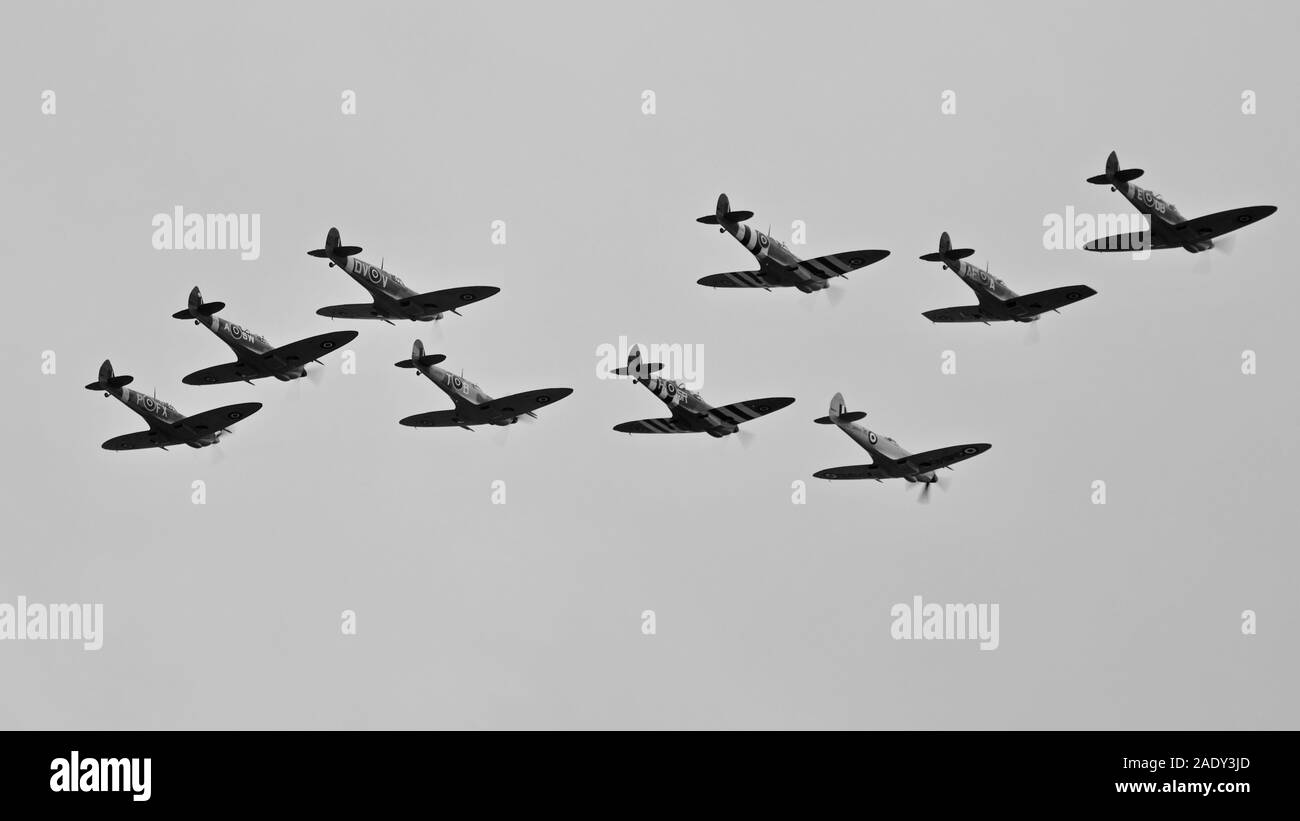 Spitfire formation hi-res stock photography and images - Alamy