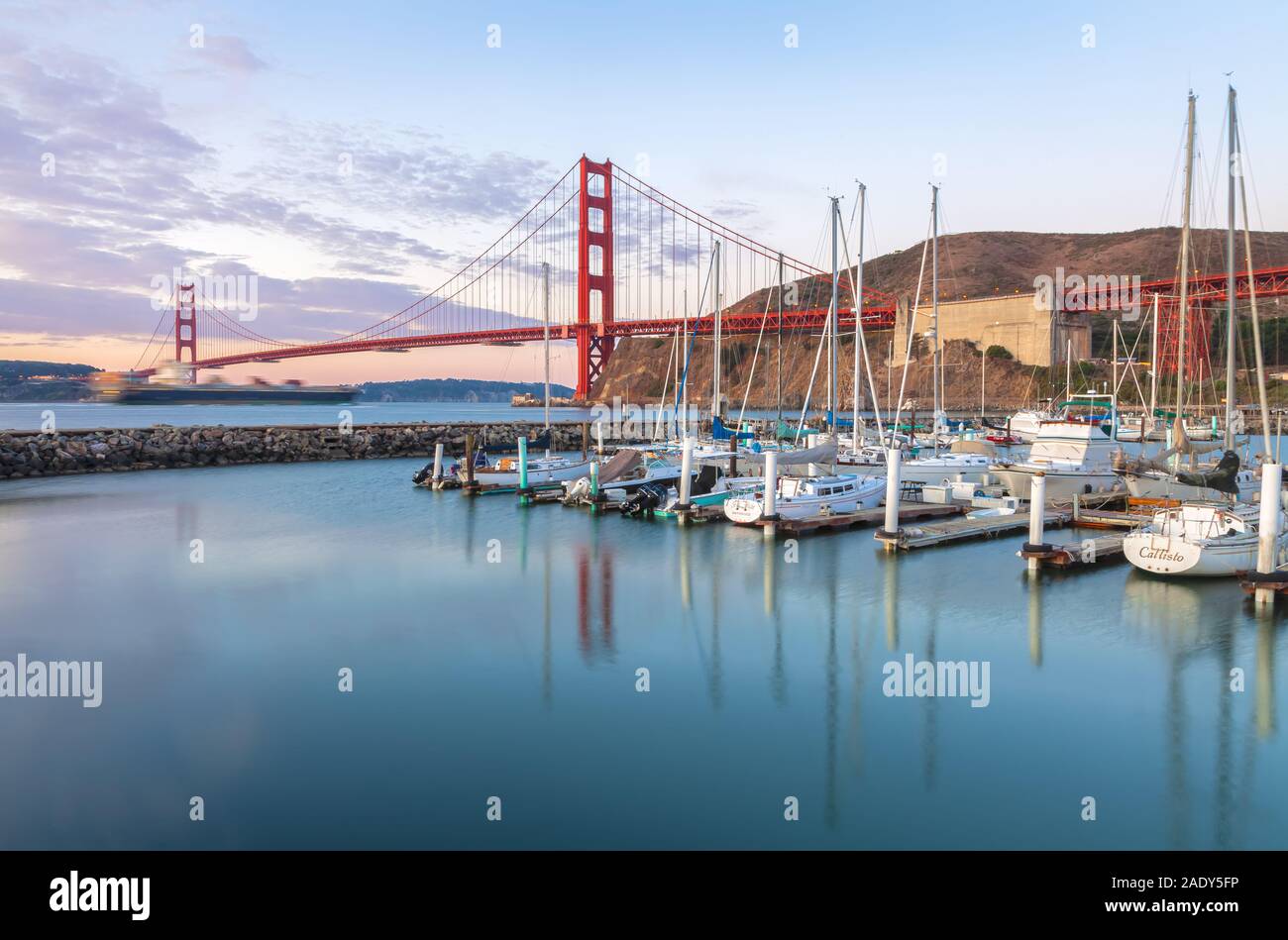 The Golden Gate Bridge at early dawn, seen from Cavallo Point at Fort ...