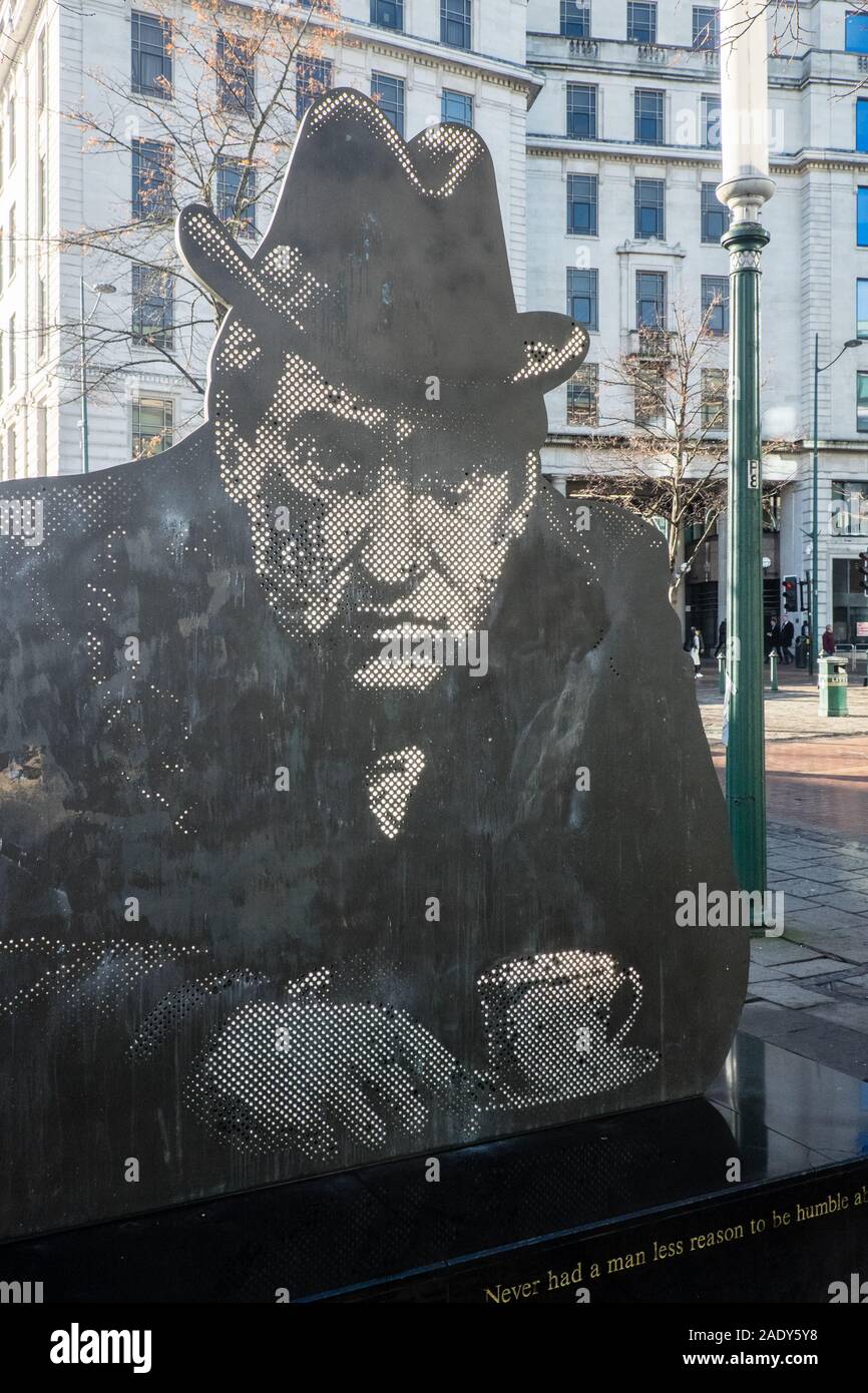 Tony hancock sculpture hi-res stock photography and images - Alamy
