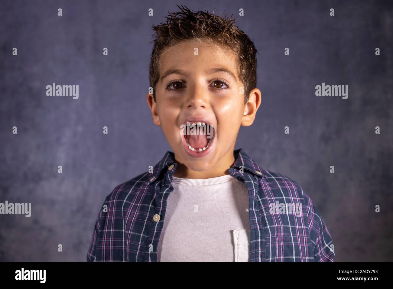 Surprised little child with open mouth and eyes Stock Photo - Alamy