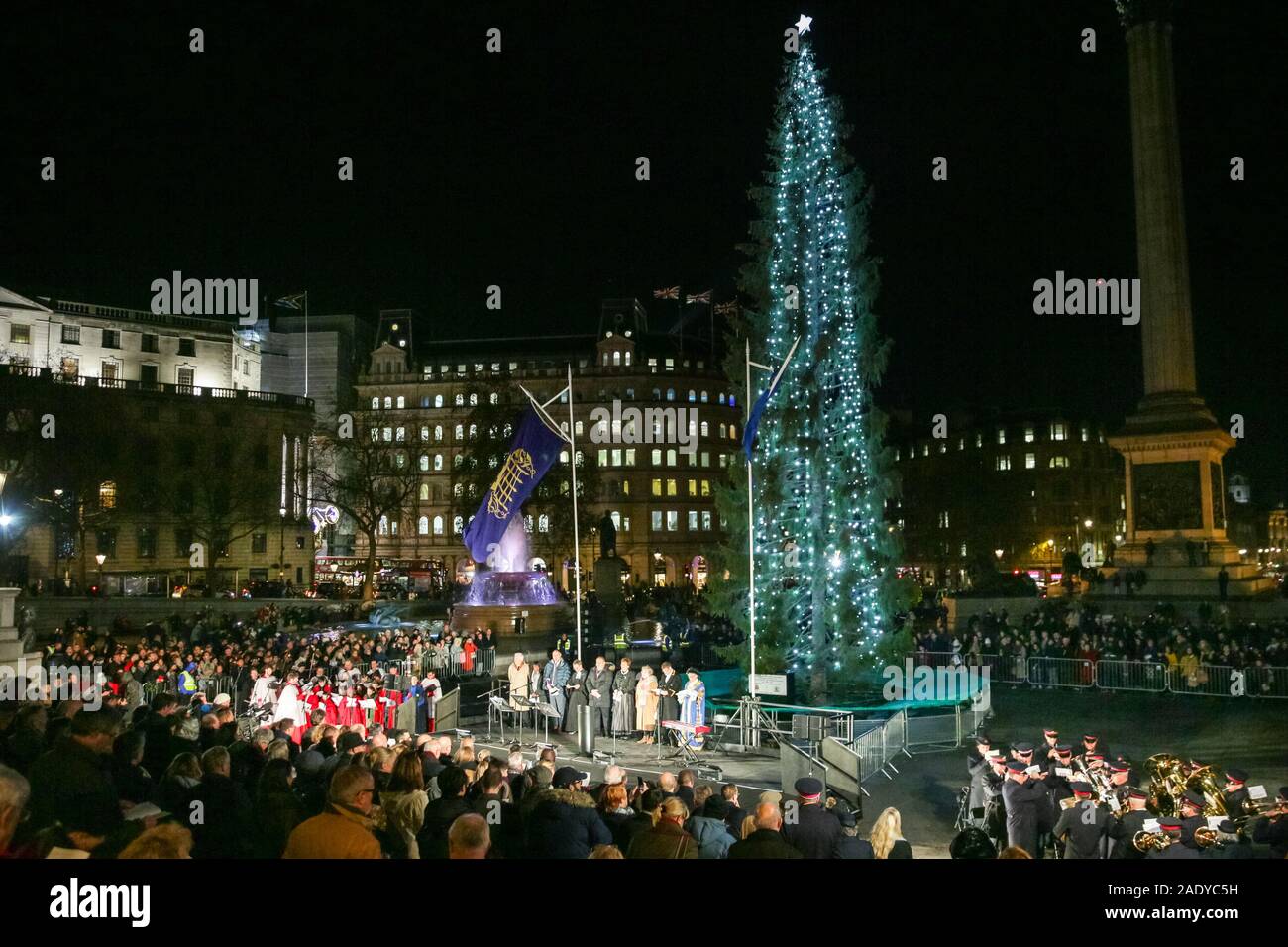 Trafalgar square christmas tree 2019 hi-res stock photography and ...