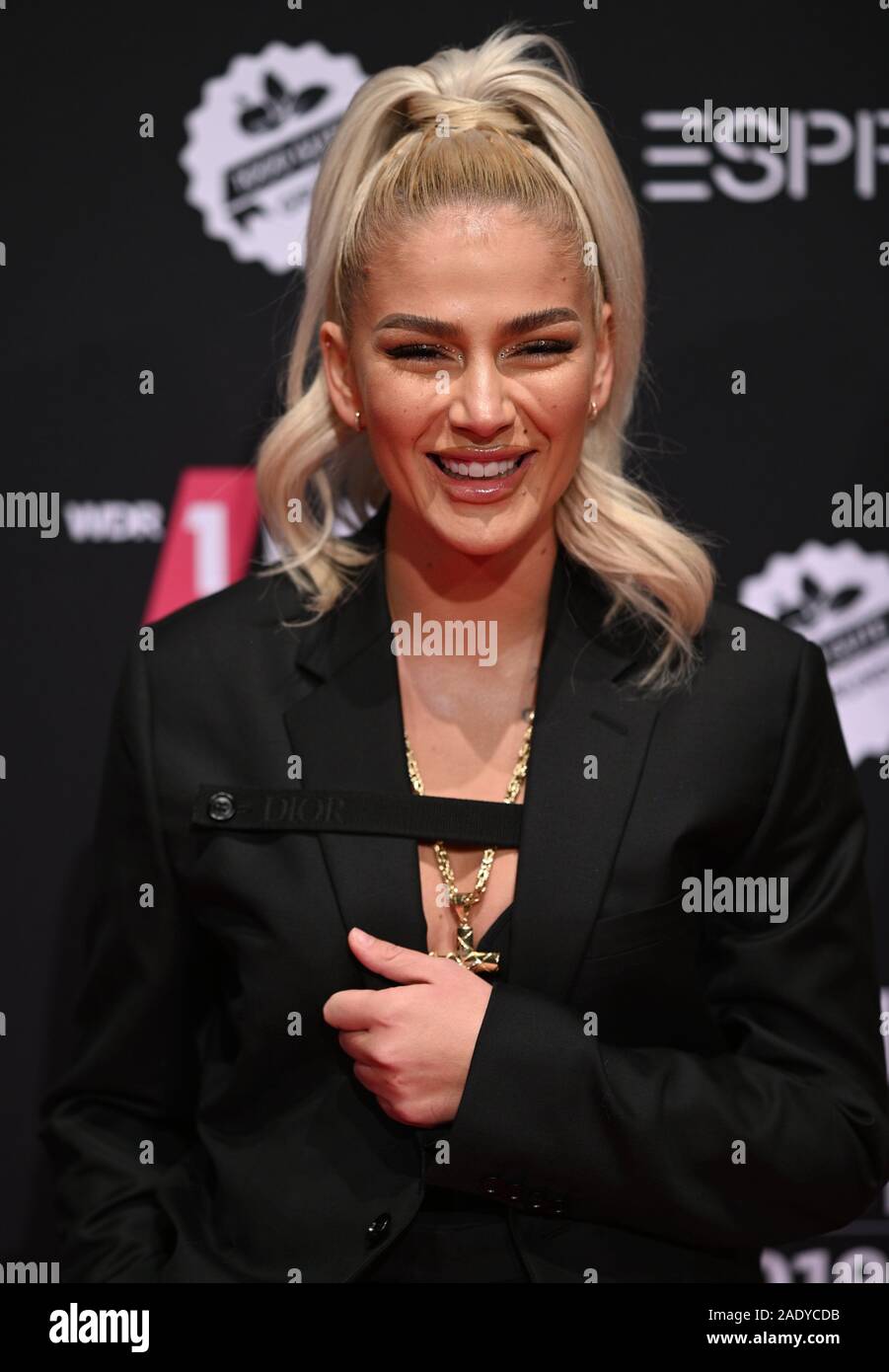 Cologne, Germany. 05th Dec, 2019. Rapper Loredana comes to the ...