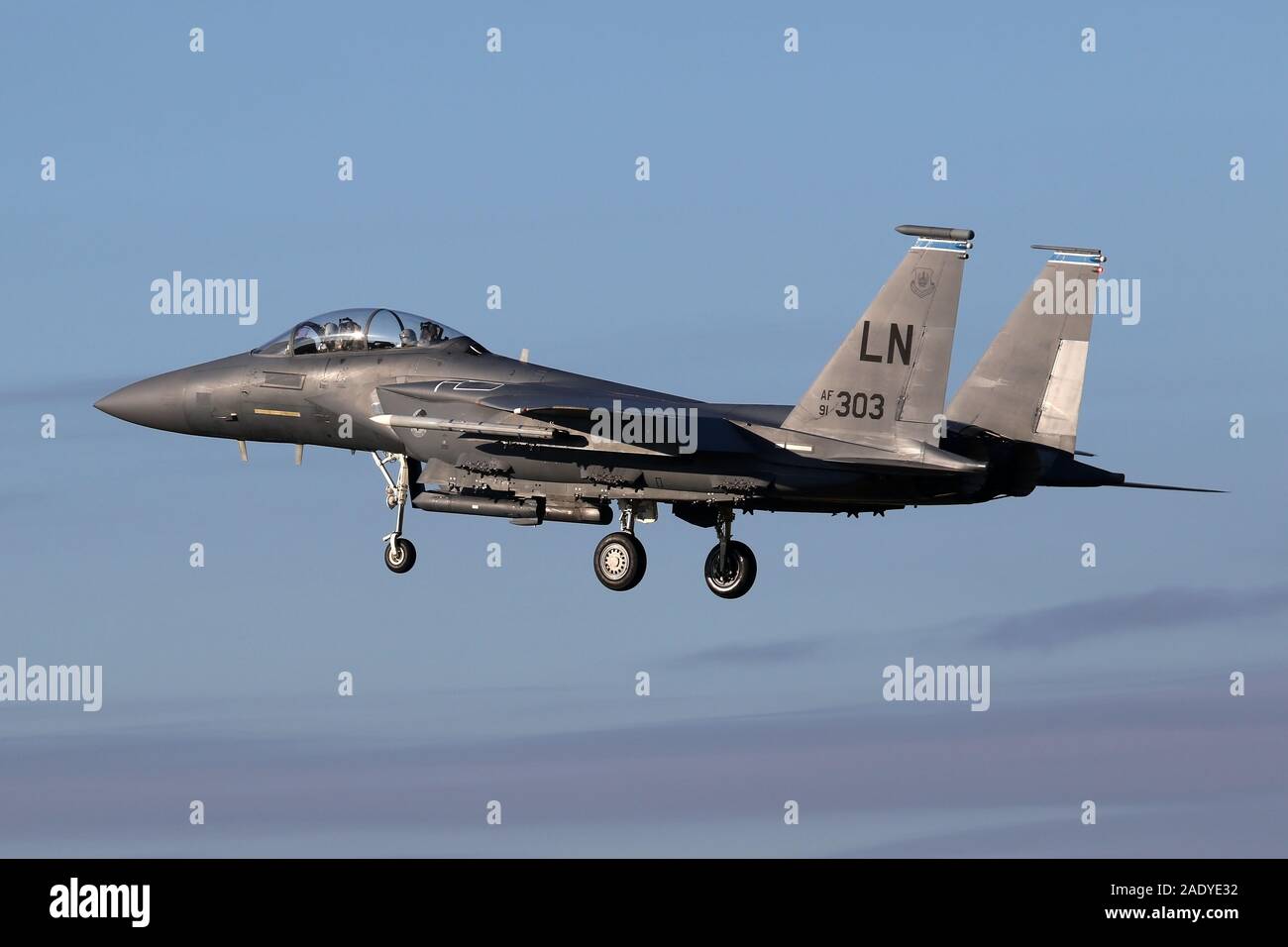 492nd Fighter Squadron F-15E Strike Eagle landing at RAF Lakenheath in ...