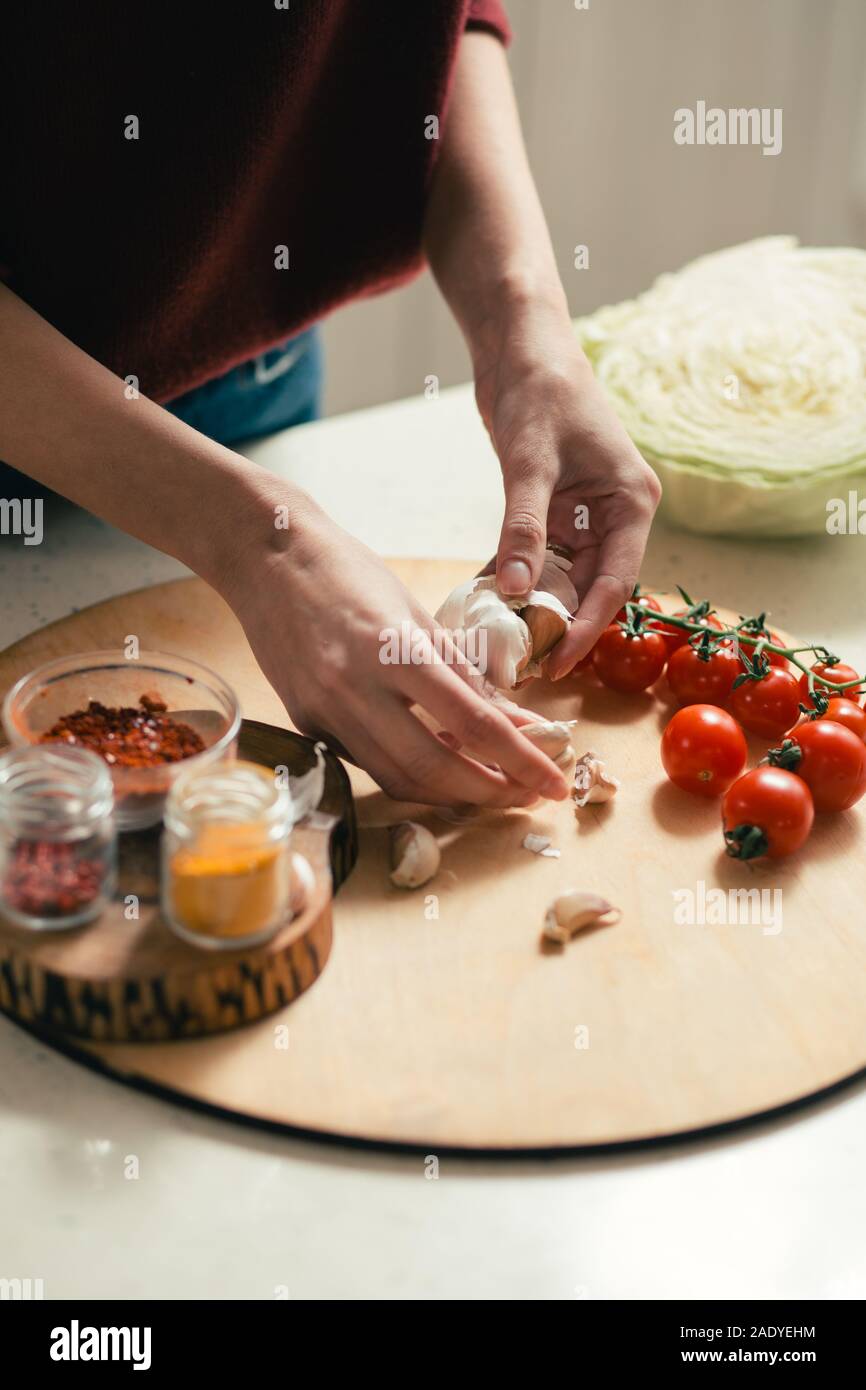 Female hands cooking hi-res stock photography and images - Alamy