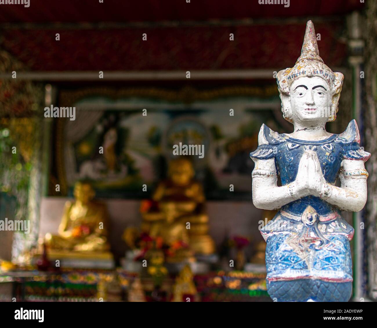 Praying hands statue hi-res stock photography and images - Alamy